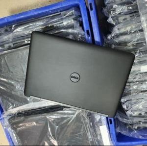 Laptop suppliers store