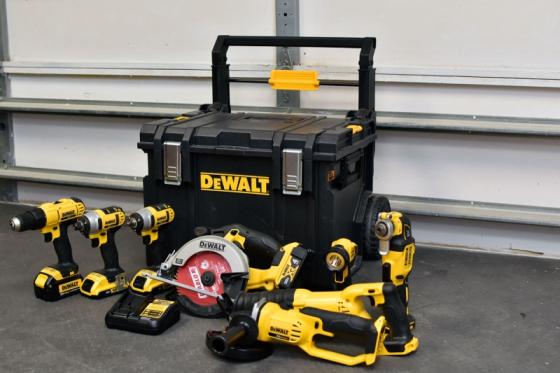 Dewalt 20 Volt Max Lithium Ion Cordless Combo Kit 9 Tool With Bonus